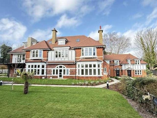 2 bed flat for sale