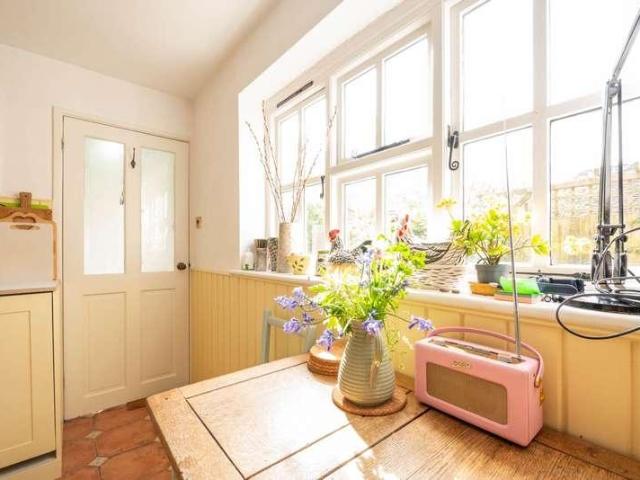 2 bed house for sale