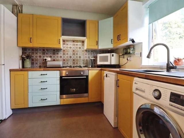 2 bed house for sale