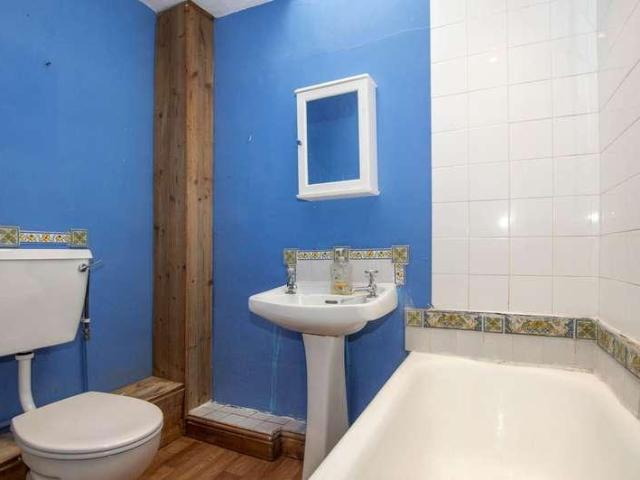 2 bed house for sale