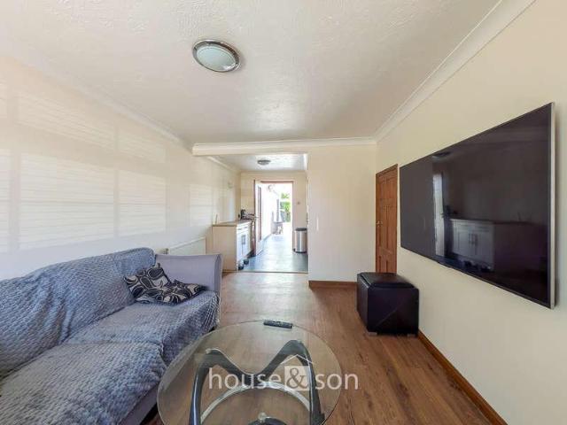 2 bed house for sale