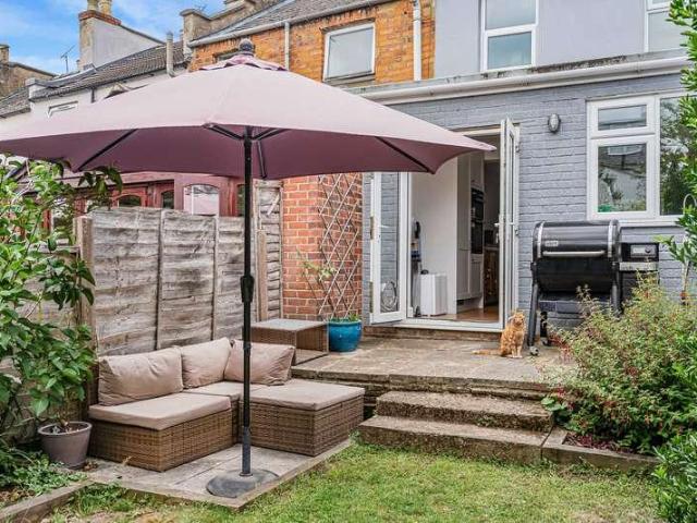 2 bed house for sale