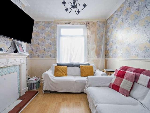 2 bed house for sale