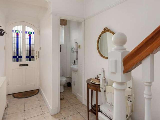 2 bed house for sale
