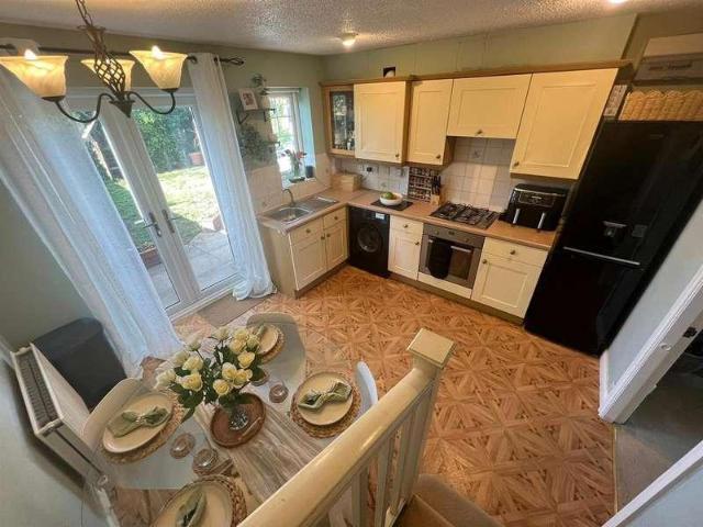 2 bed house for sale