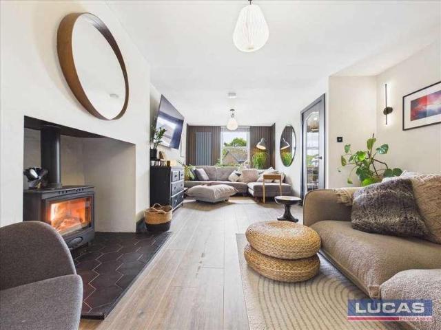 2 bed house for sale