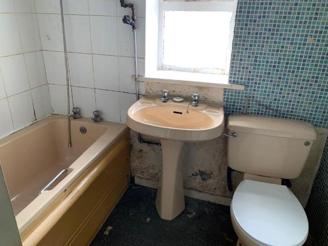 2 bed house for sale
