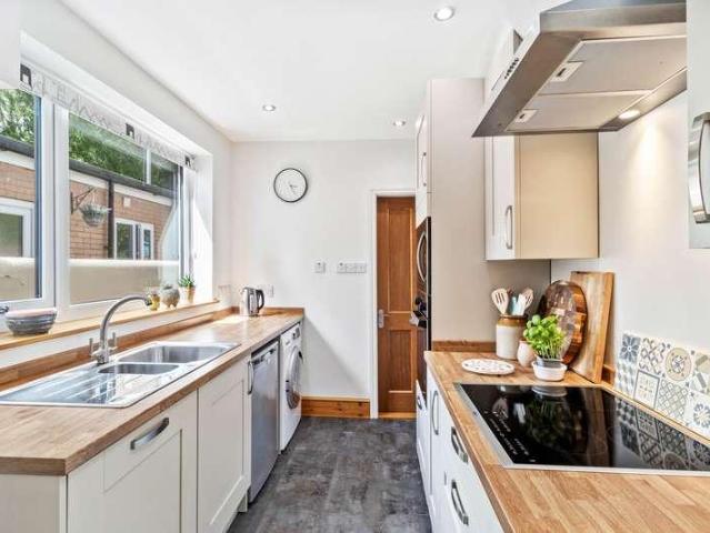 2 bed house for sale