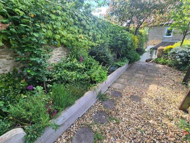 2 bed house for sale