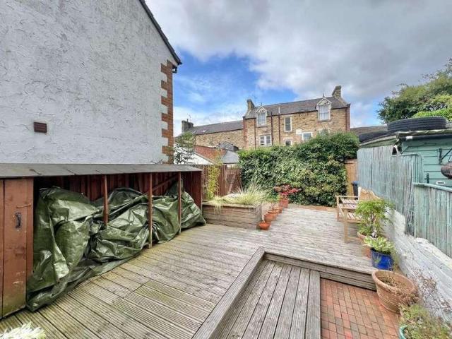 2 bed house for sale