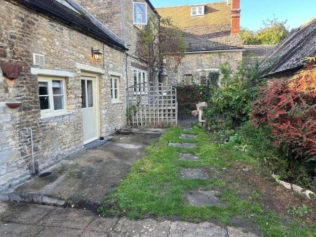 2 bed house for sale