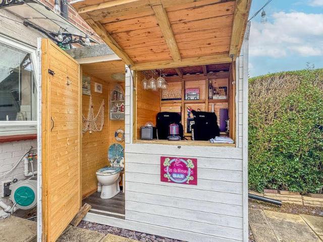 2 bed house for sale