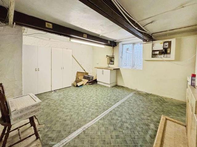 2 bed house for sale