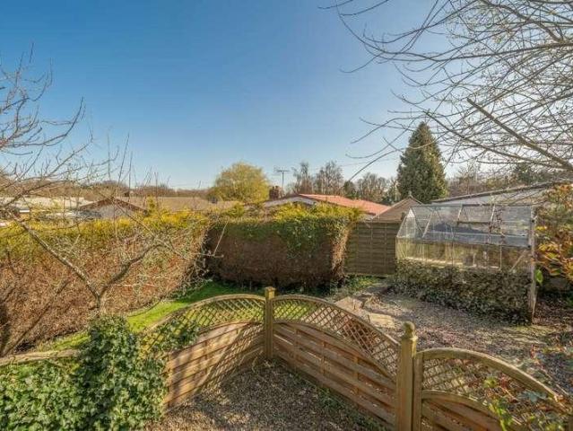 2 bed house for sale