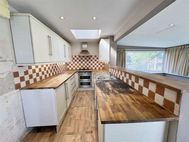 2 bed house for sale