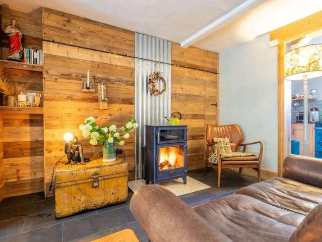 2 bed house for sale