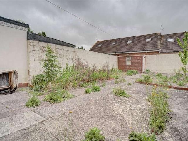 2 bed house for sale