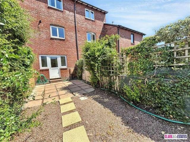 2 bed house for sale