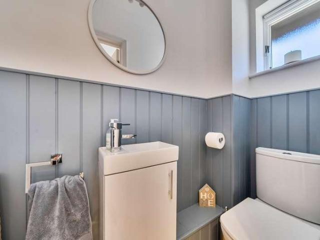 2 bed house for sale