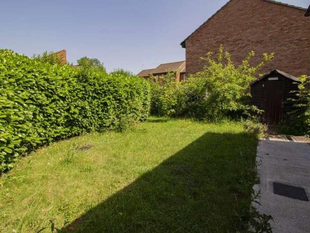 2 bed house for sale