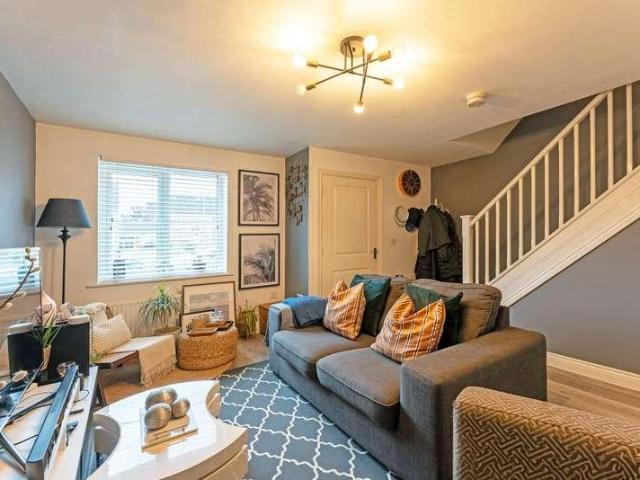 2 bed house for sale