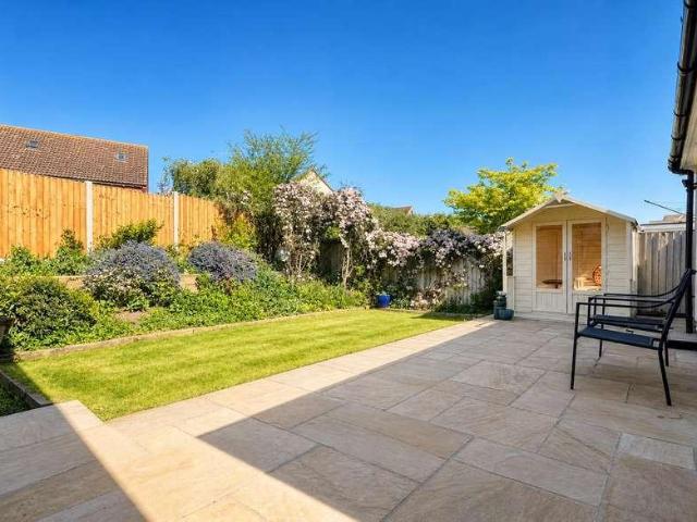2 bed house for sale