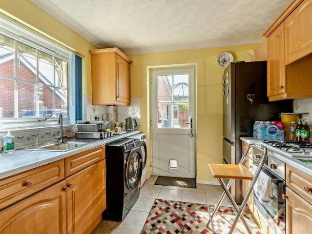 2 bed house for sale