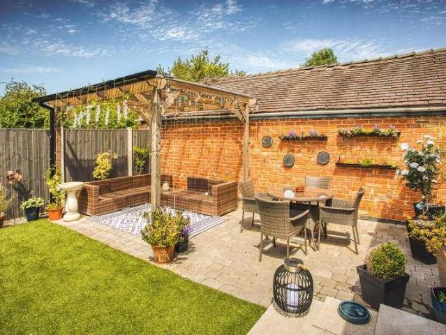 2 bed house for sale