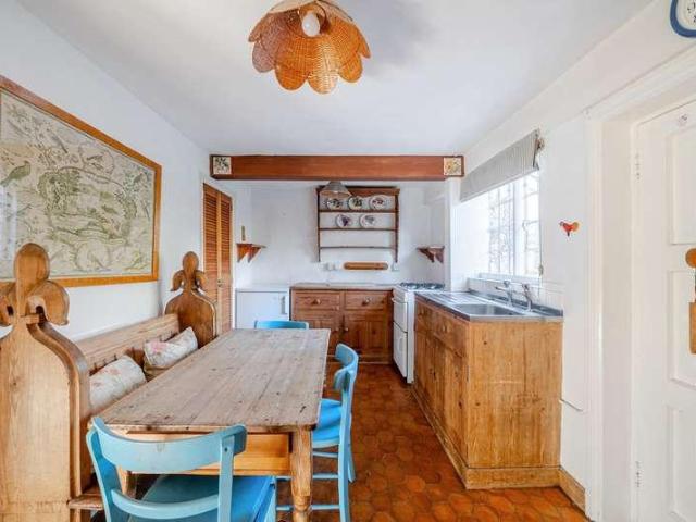 2 bed house for sale