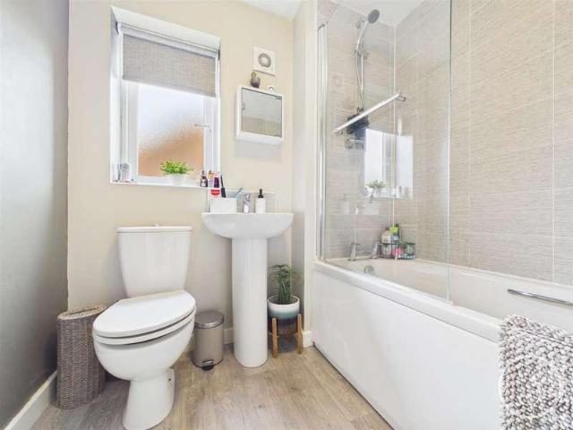2 bed house for sale