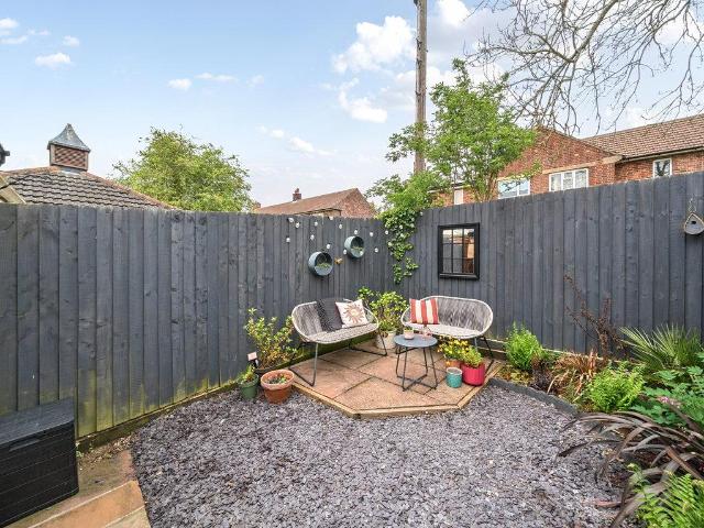2 bed house for sale