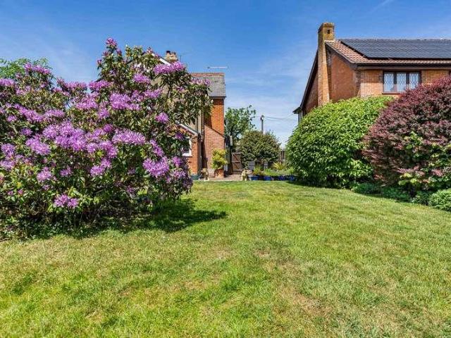 2 bed house for sale