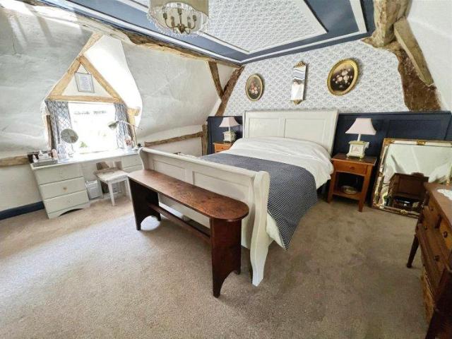 2 bed house for sale