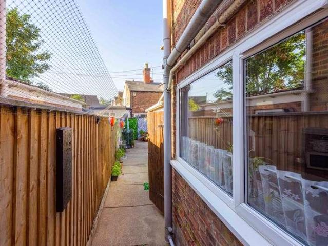 2 bed house for sale
