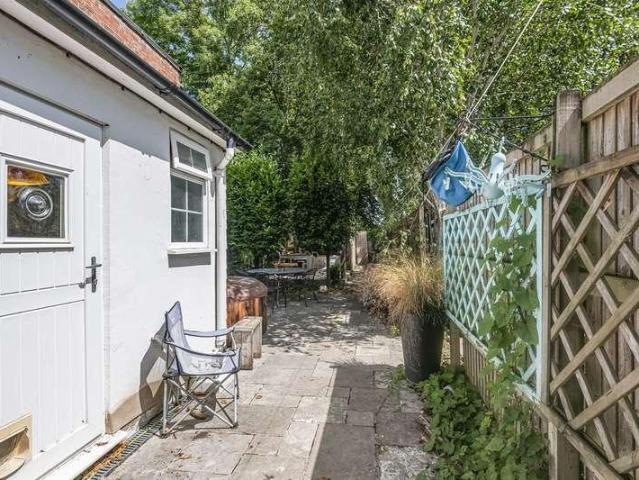 2 bed house for sale