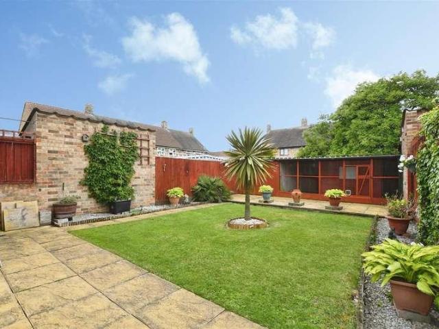 2 bed house for sale