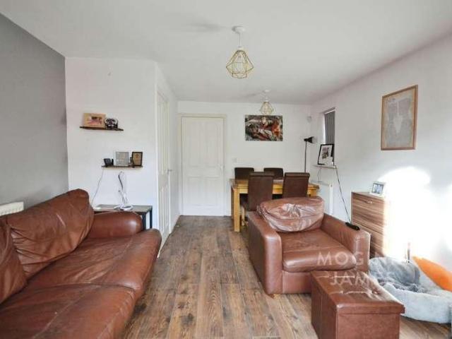 2 bed house for sale