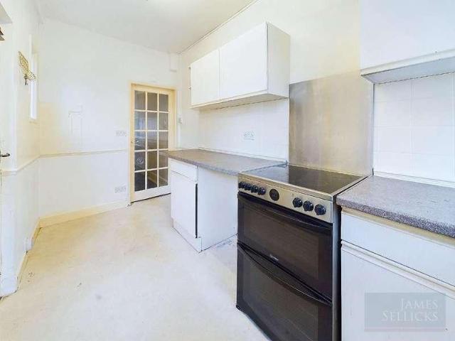 2 bed house for sale