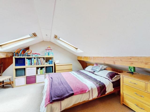2 bed house for sale