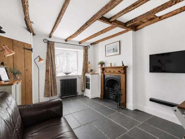 2 bed house for sale