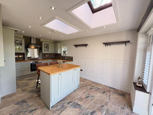 2 bed house for sale