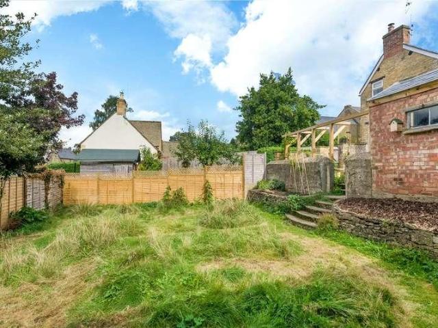 2 bed house for sale