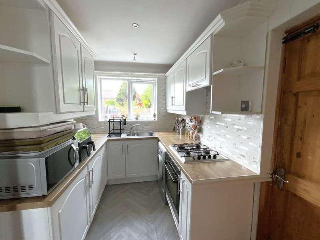 2 bed house for sale