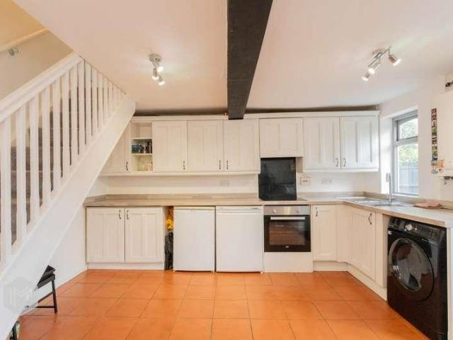 2 bed house for sale