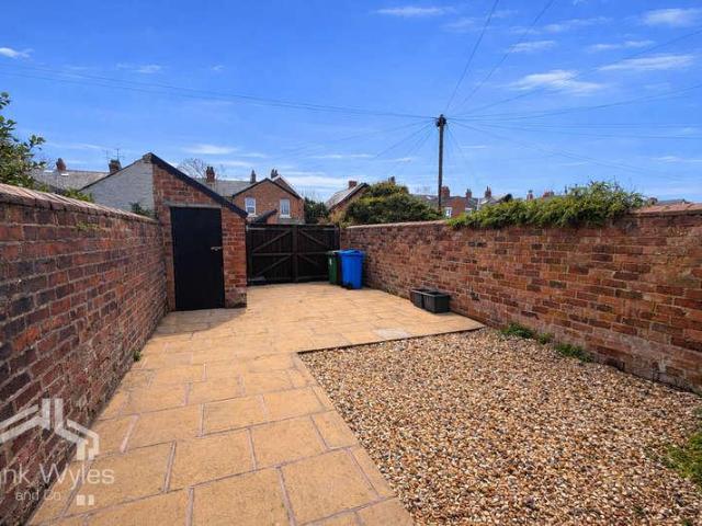 2 bed house for sale