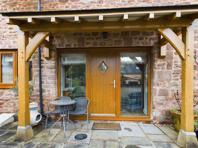 2 bed house for sale