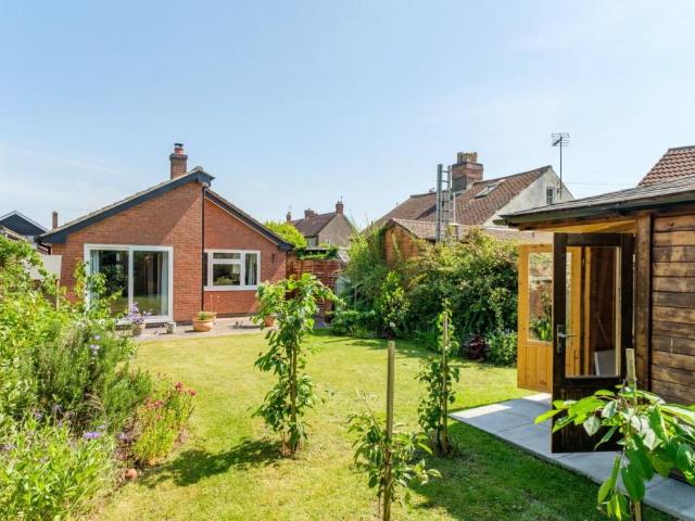 2 bed house for sale