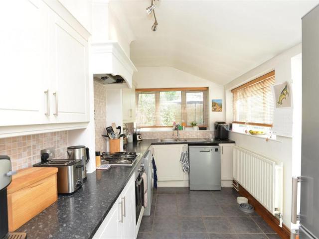 2 bed house for sale