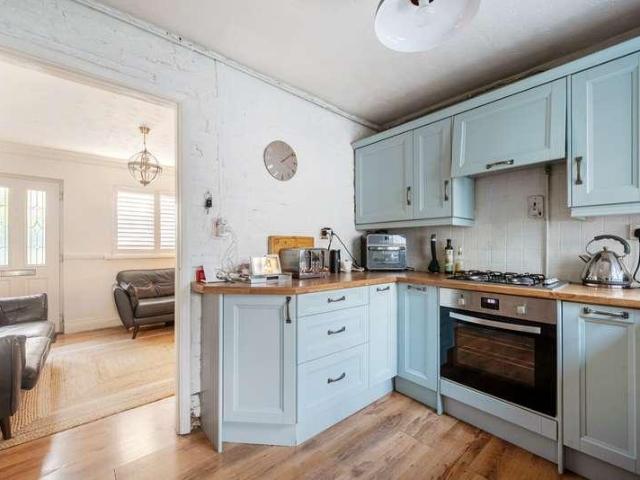 2 bed house for sale