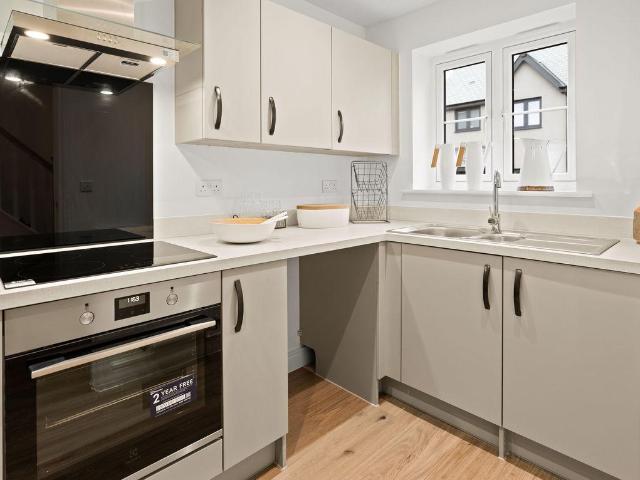 2 bed house for sale